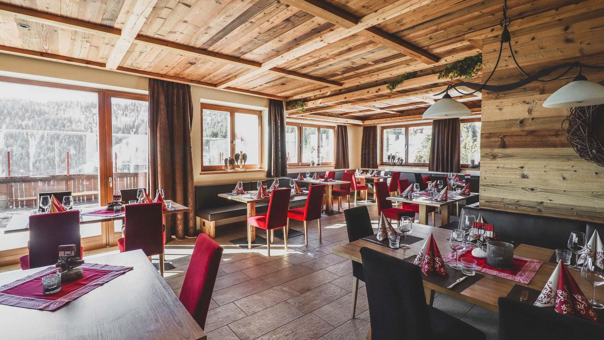 Gampl Alm: Restaurant und Ferienwohnungen bei Lana/Südtirol